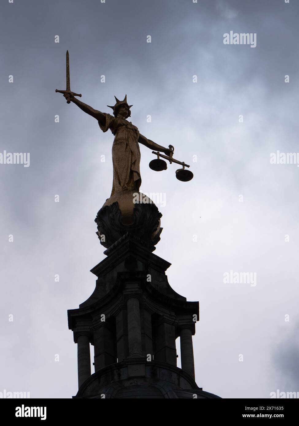 Lady justice holding scales hi-res stock photography and images - Alamy