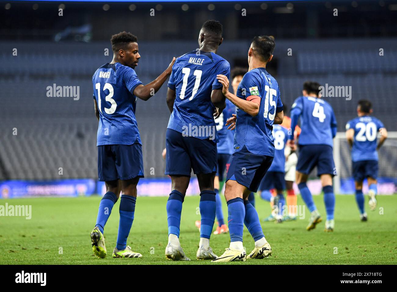 Shanghai Shenhua Football Club defeated Qingdao Hainiu Football Club ...