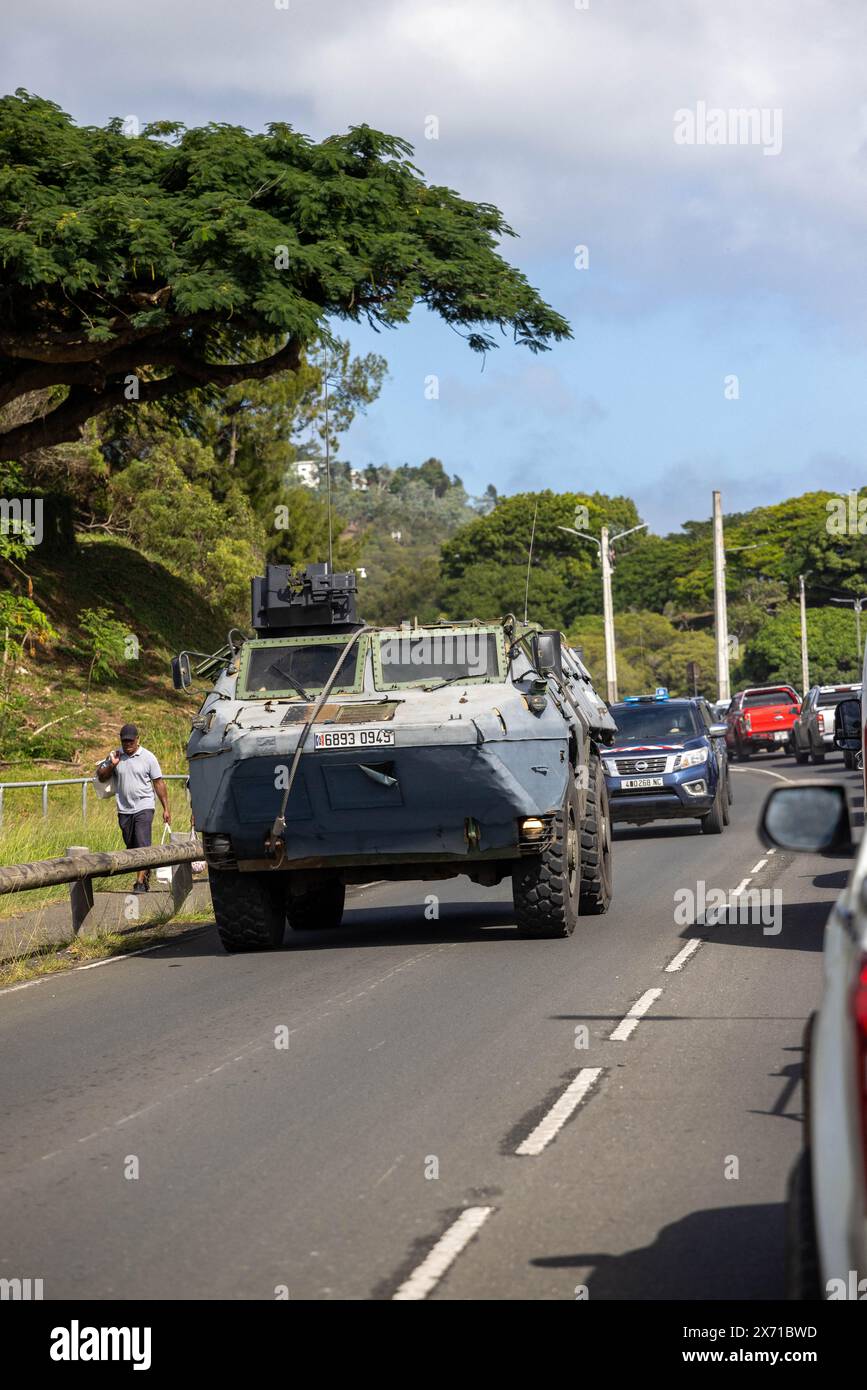 The armored vehicles are heading towards the north of Nouméa, where the ...