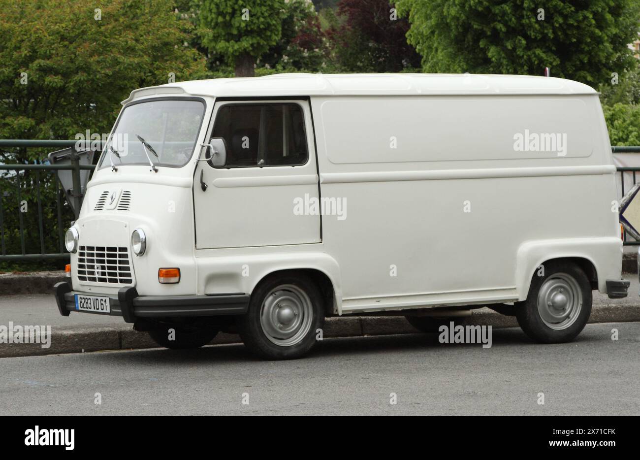 White renault hi-res stock photography and images - Alamy