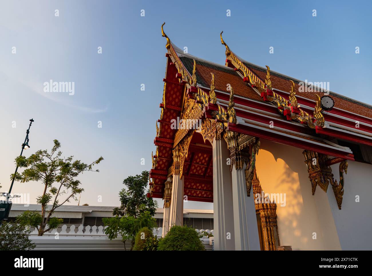 Emerald buddhist wat temple hi-res stock photography and images - Alamy