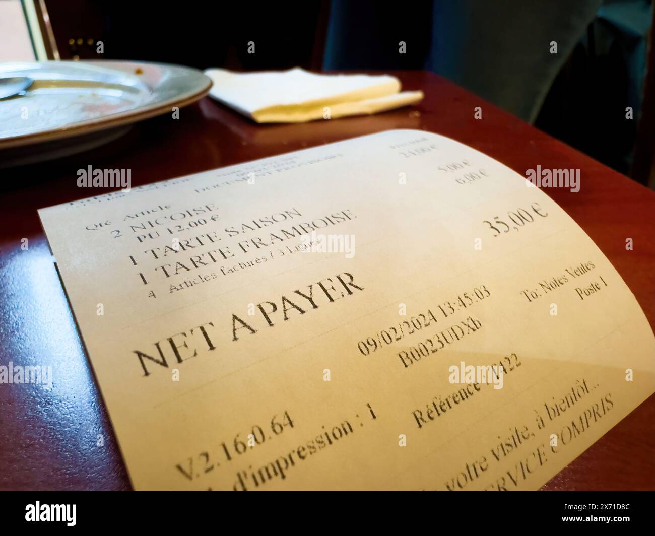 Invoice written on paper close hi-res stock photography and images - Alamy