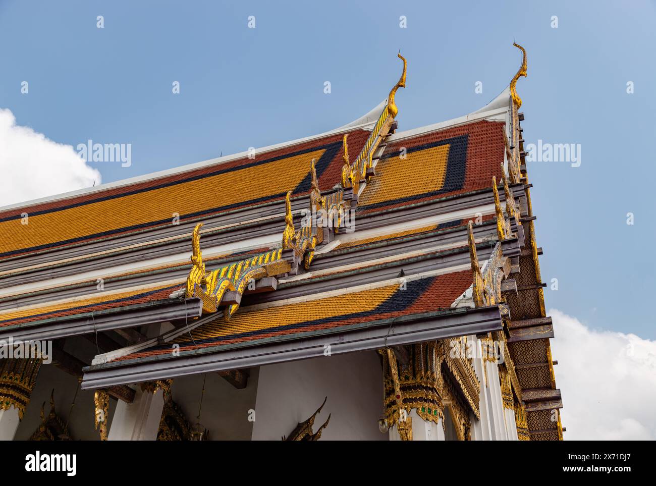 A picture of the Hor Phra Monthian Dharma Hall at the Grand Palace ...