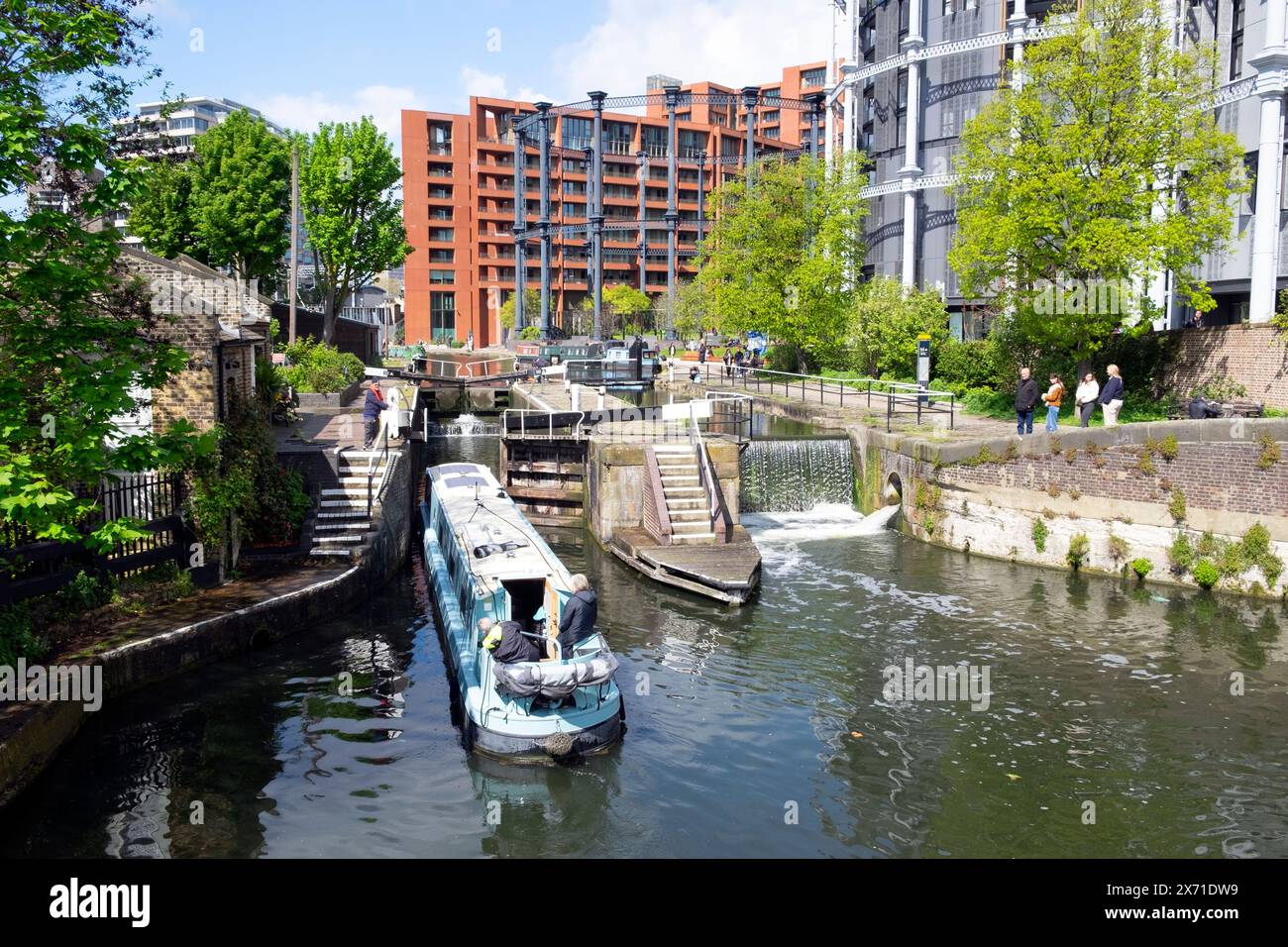 Regents canal narrow boat and lock near Gasholders apartment building ...