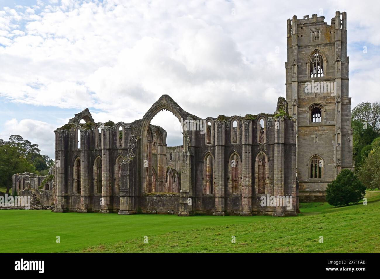 Fountains Abbey and Studley Royal Water Garden, Aldfield, Ripon, North ...