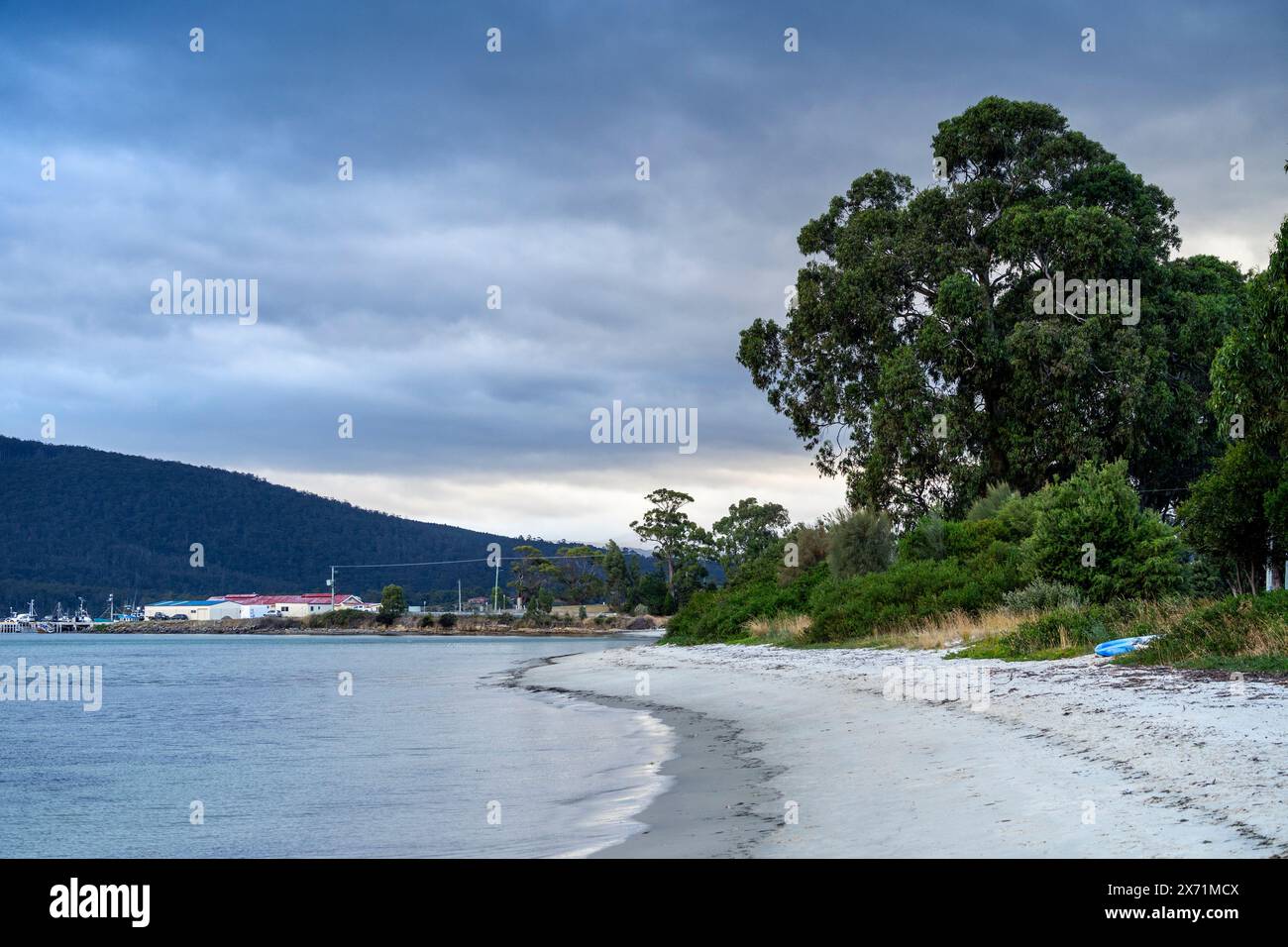 Dover Beach with public jetty in distance, Dover Tasmania Stock Photo ...