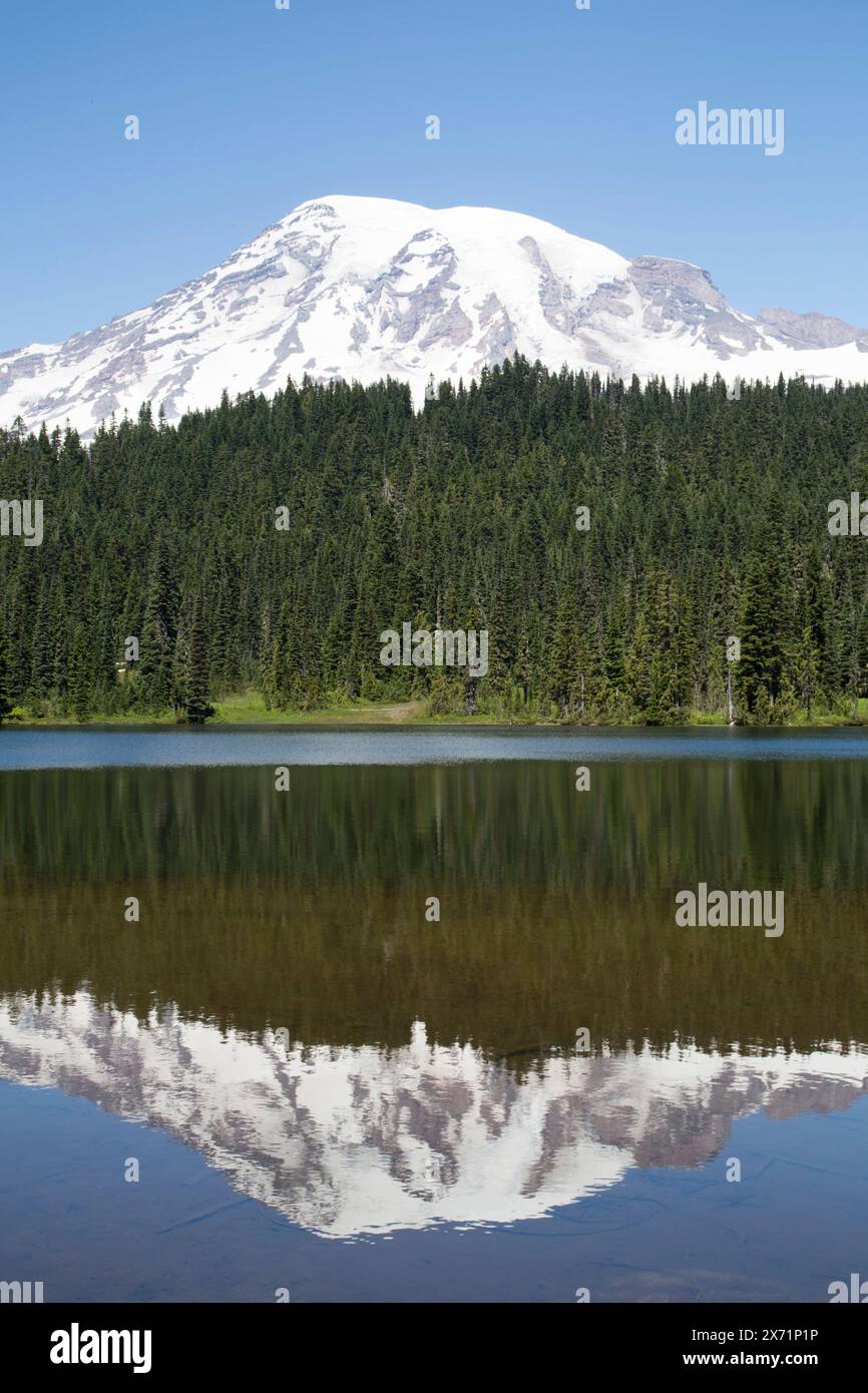 Reflection lake mount rainier hi-res stock photography and images - Alamy