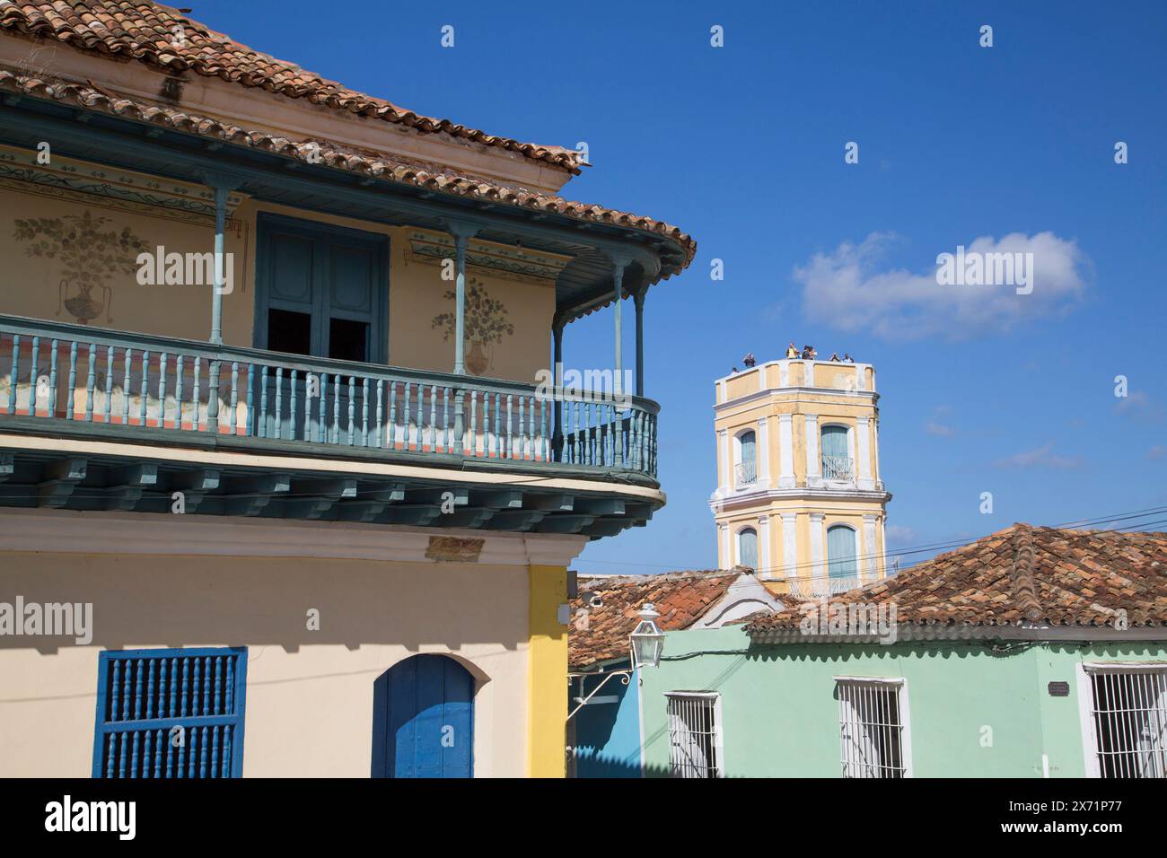 Universal Benito Ortiz Galeria (left), Palacio Cantero (right ...