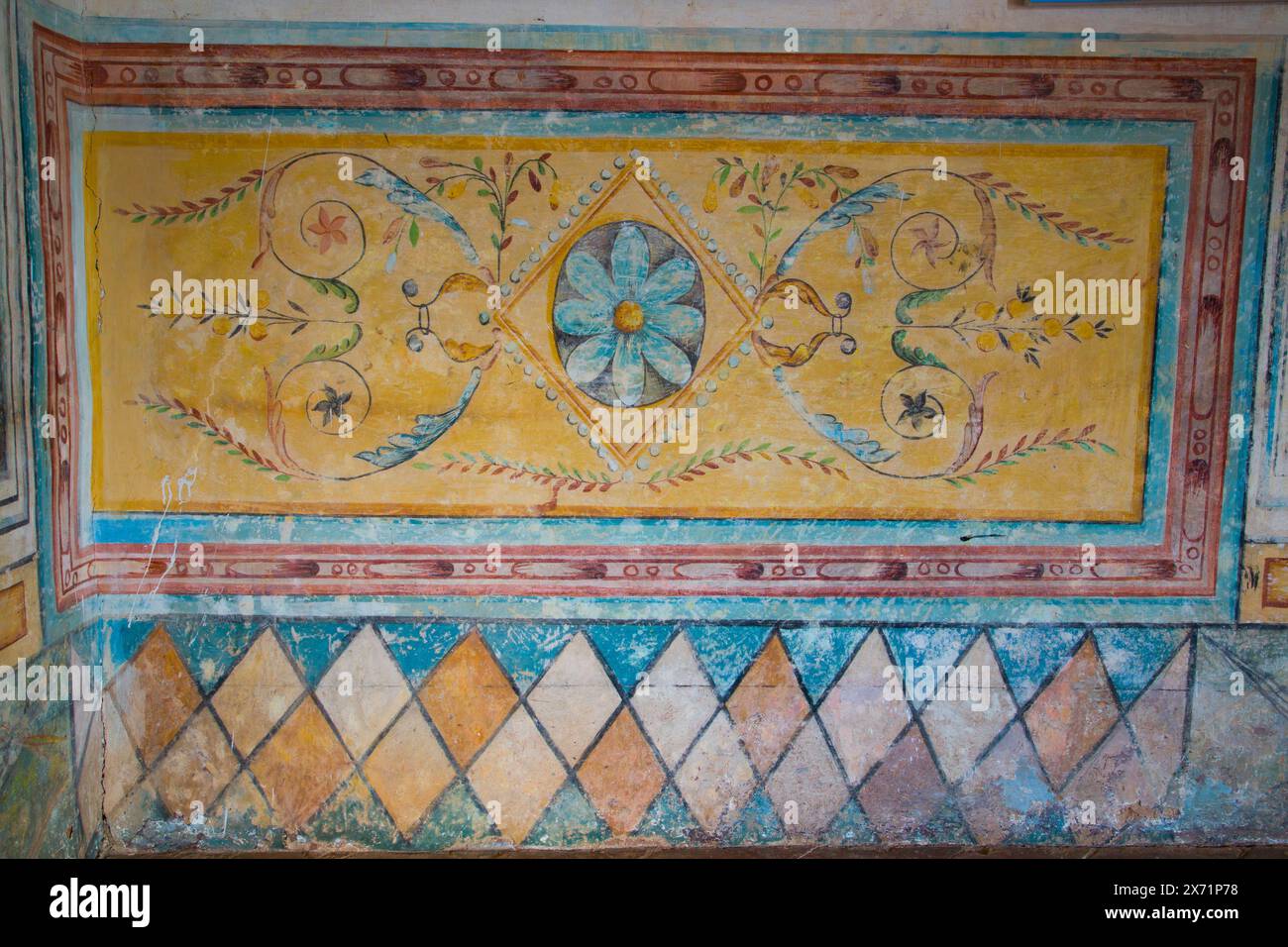 Old Interior Murals, Universal Benito Ortiz Galeria de Arte, Trinidad ...