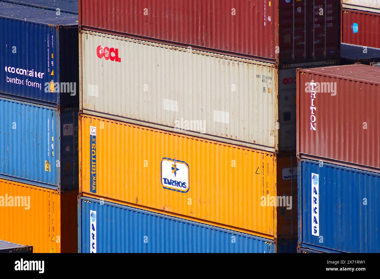 Shipping containers close up hi-res stock photography and images - Alamy