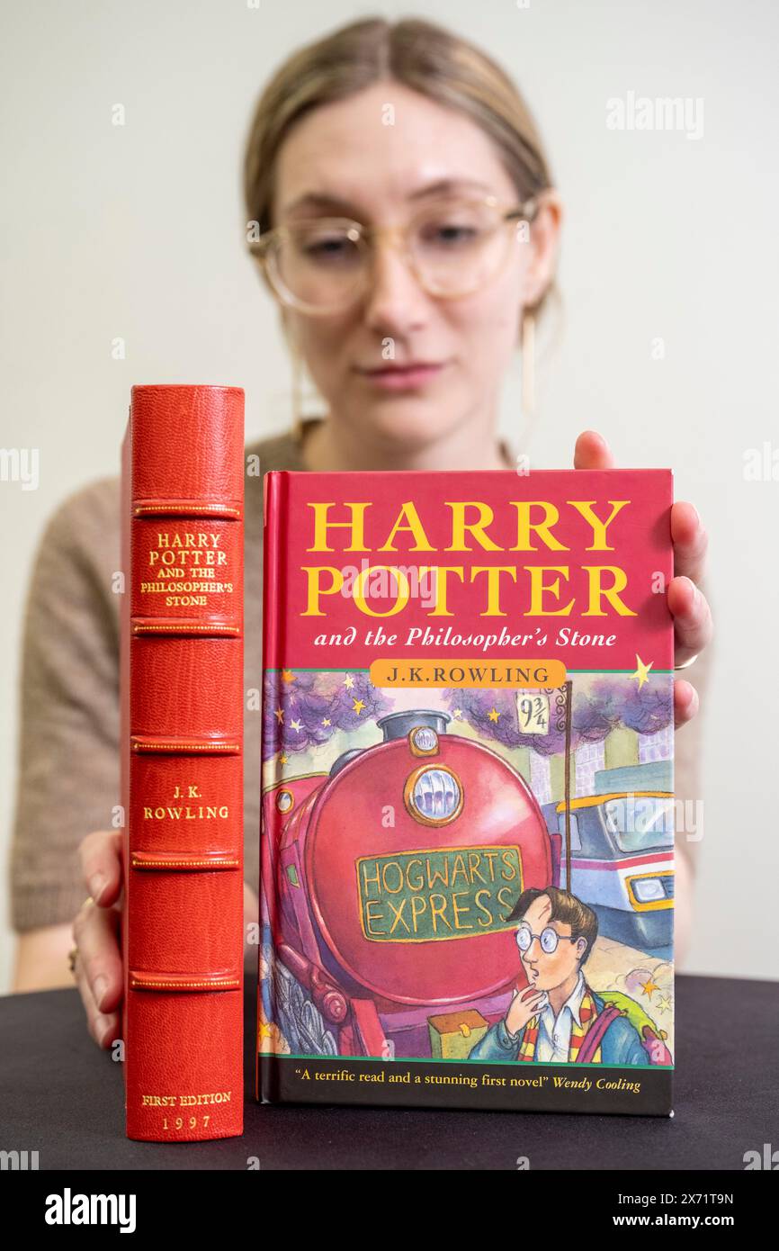 Harry potter first edition hi-res stock photography and images - Alamy