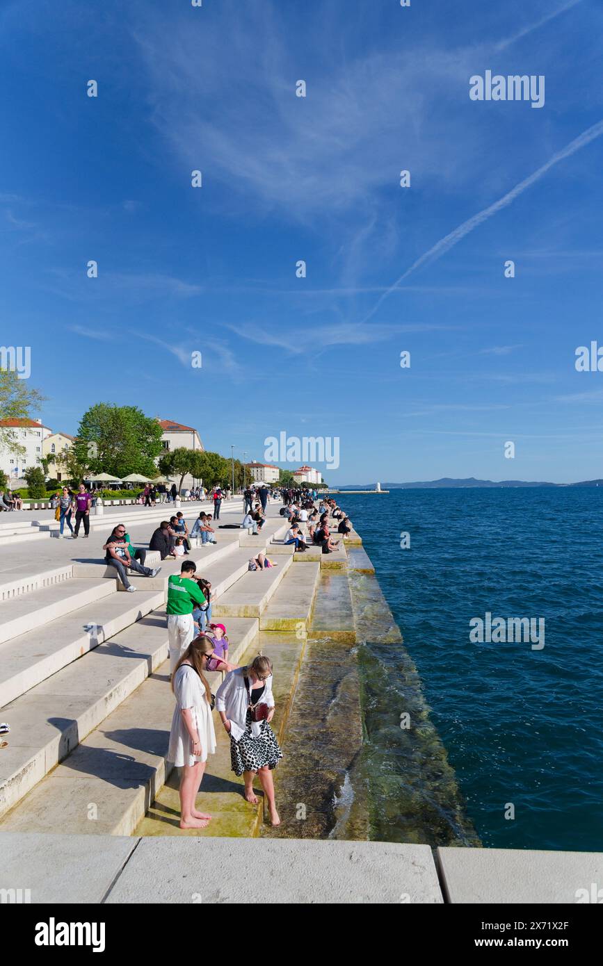 Les foules hi-res stock photography and images - Alamy