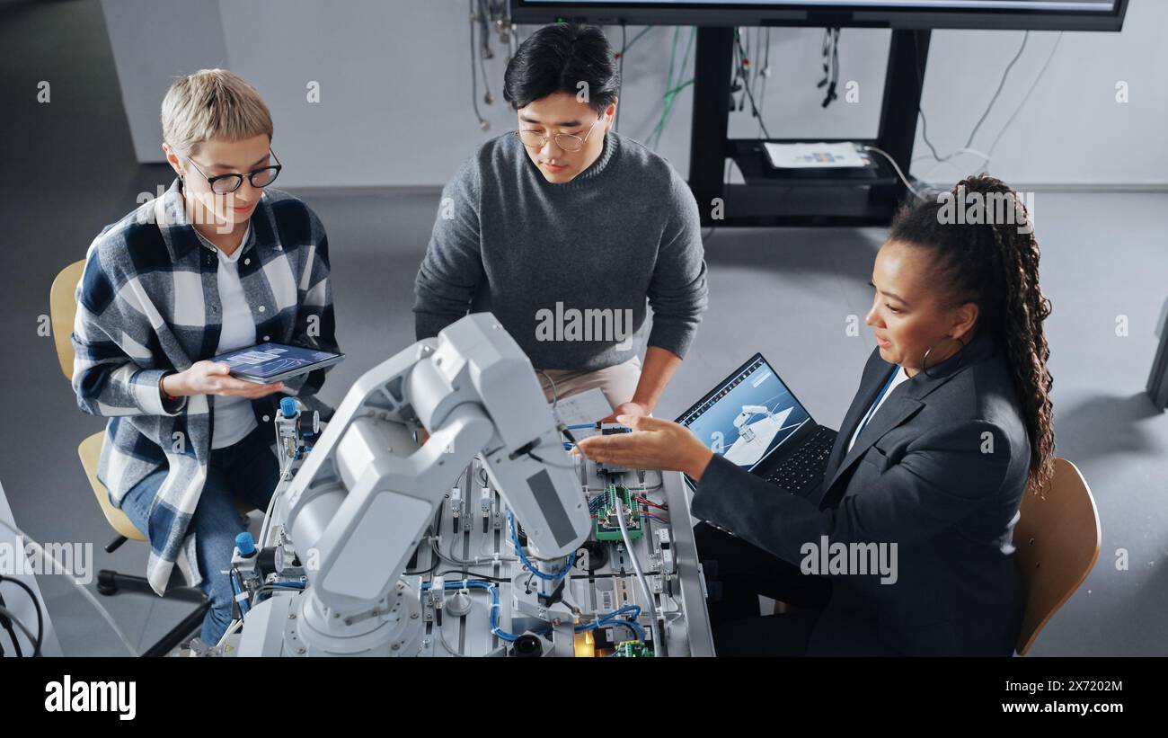 Students gathering around computer hi-res stock photography and images ...