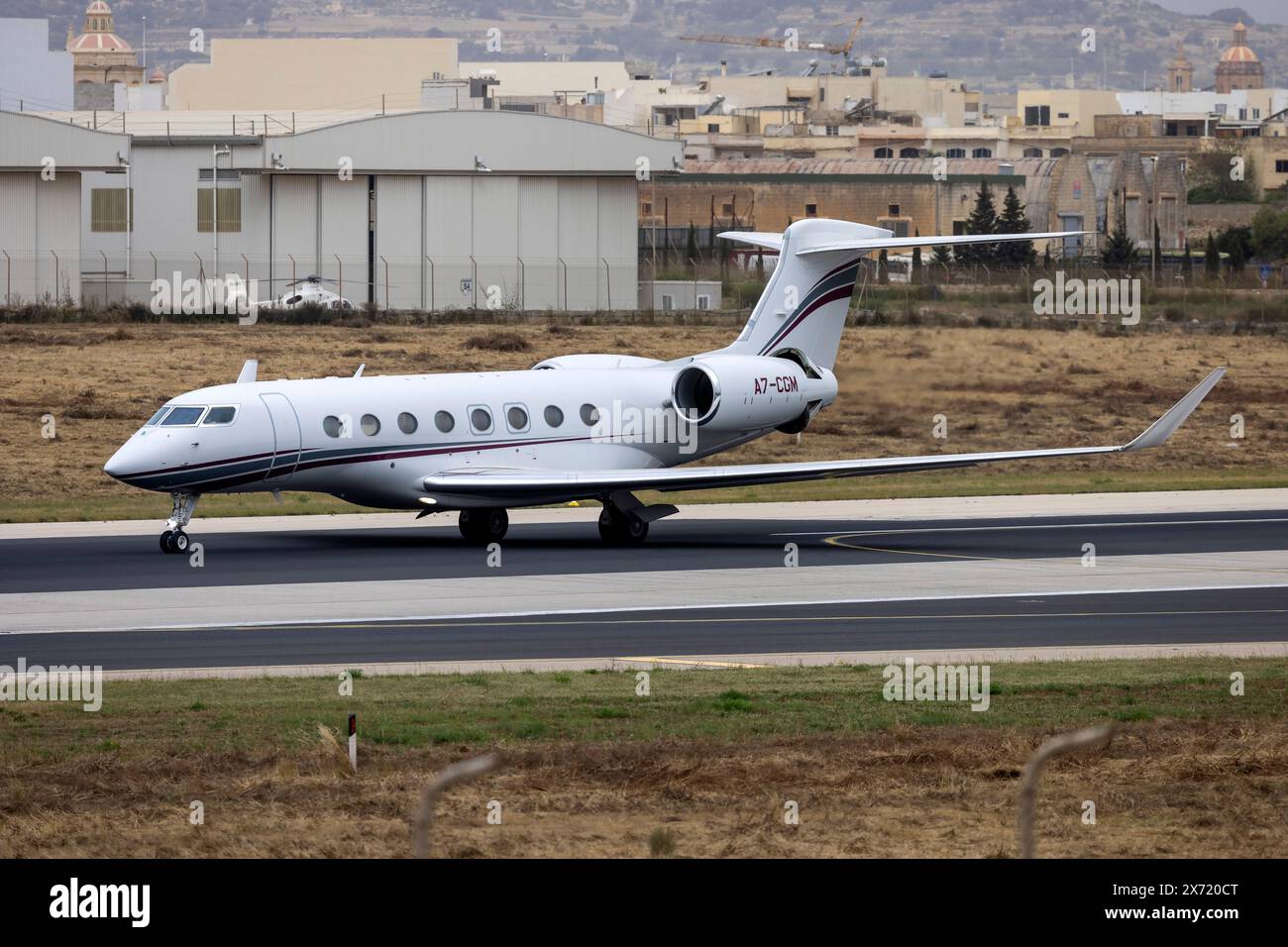 Qatar Executive Gulfstream G650ER (Reg: A7-CGM) turning mid runway for ...