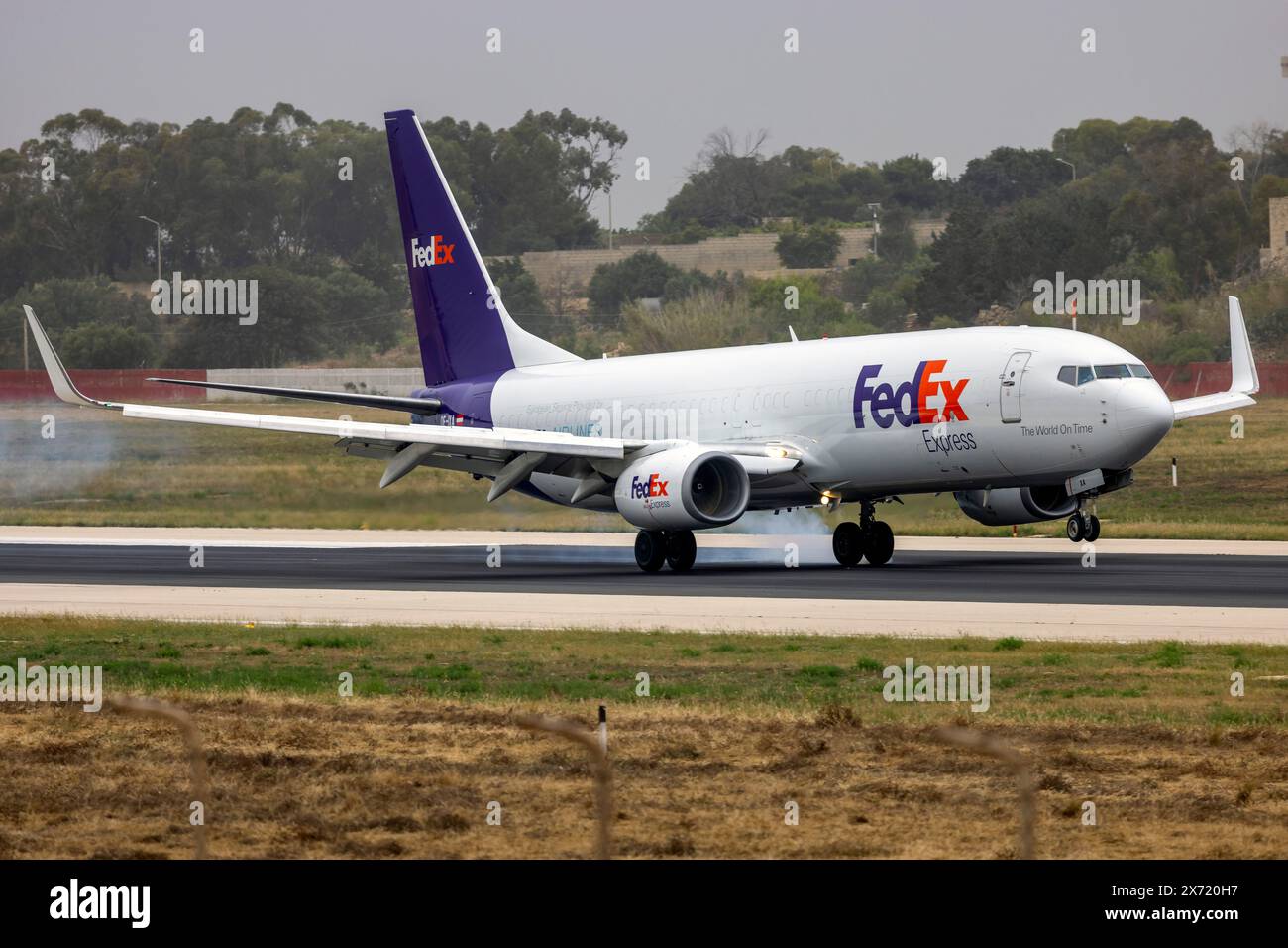 FedEx - Federal Express (ASL Airlines) Boeing 737-8AS(BCF) touching ...