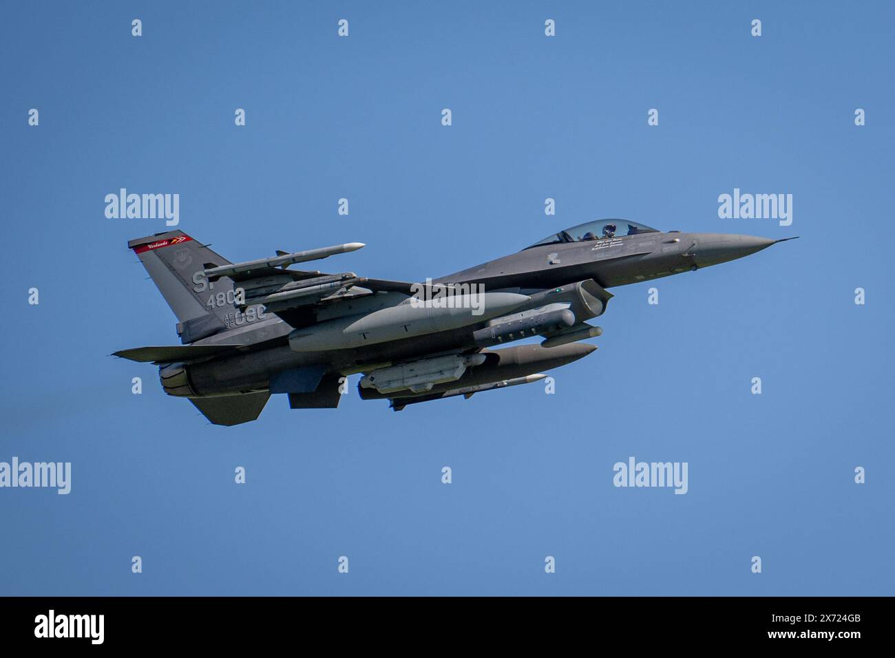 A U.S. Air Force F-16 Fighting Falcon assigned to the 480th Fighter ...