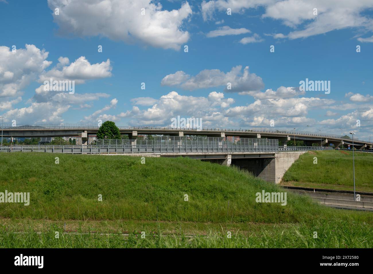 Highway expressway flyover bridge overpass hi-res stock photography and ...