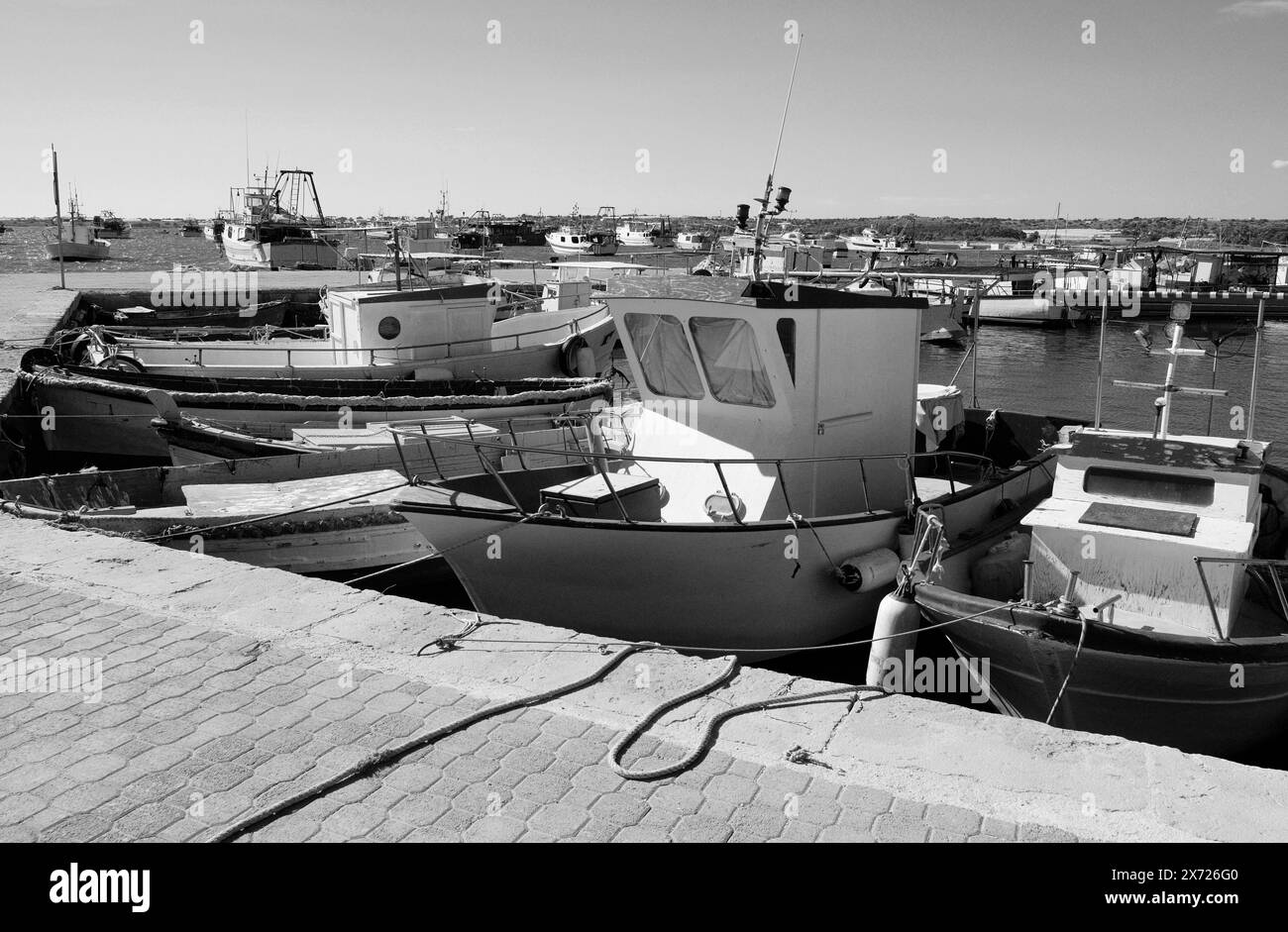 Italy sicily portopalo view Black and White Stock Photos & Images - Alamy