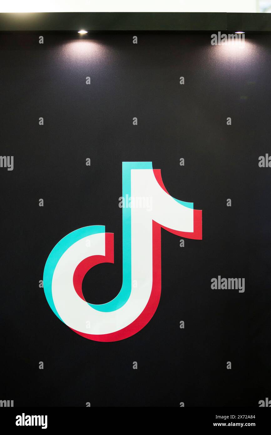 Logo tik tok hi-res stock photography and images - Alamy