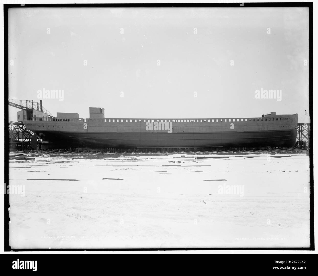 Ships cradle Black and White Stock Photos & Images - Alamy