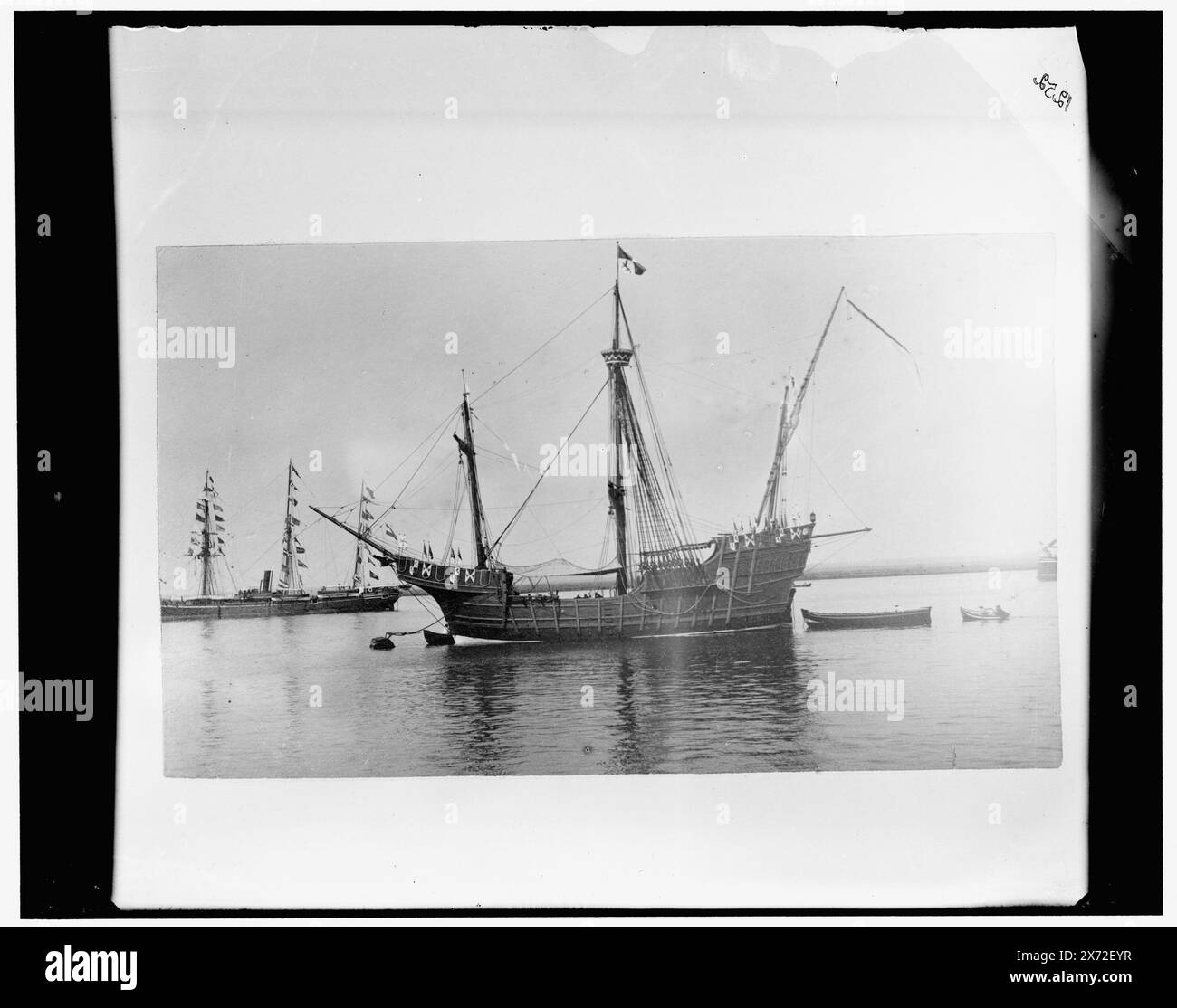 Pinta i.e. Santa Maria, Title on jacket: Spanish caravel, Santa Maria ...
