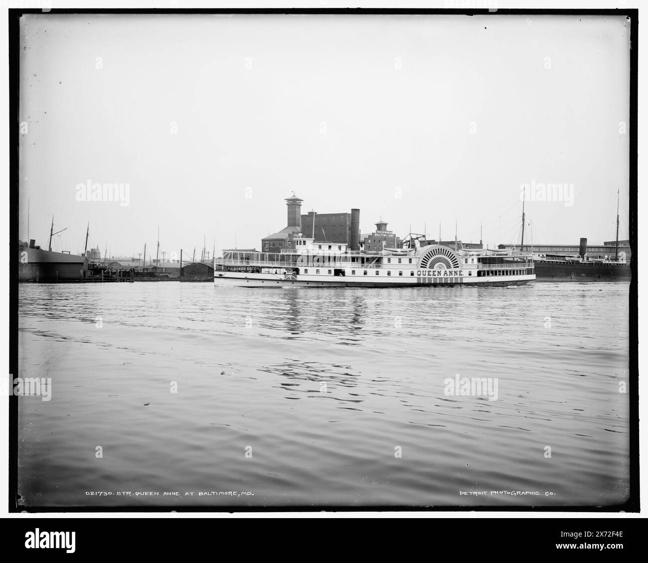 Queen anne side wheeler hi-res stock photography and images - Alamy