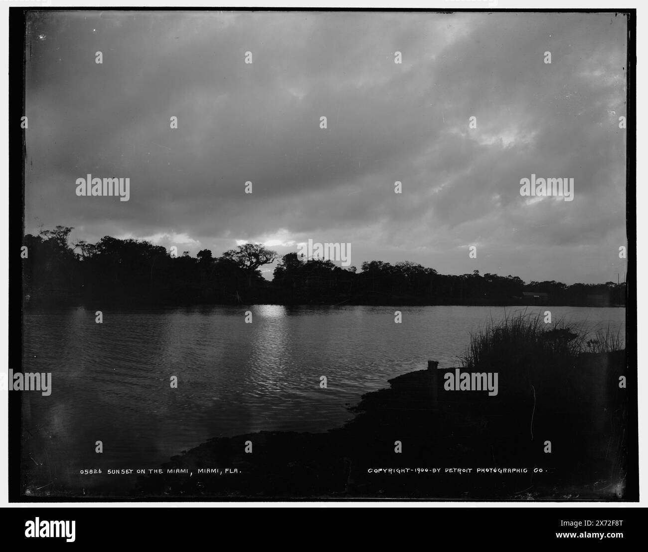 Sunsets and rivers Black and White Stock Photos & Images - Alamy