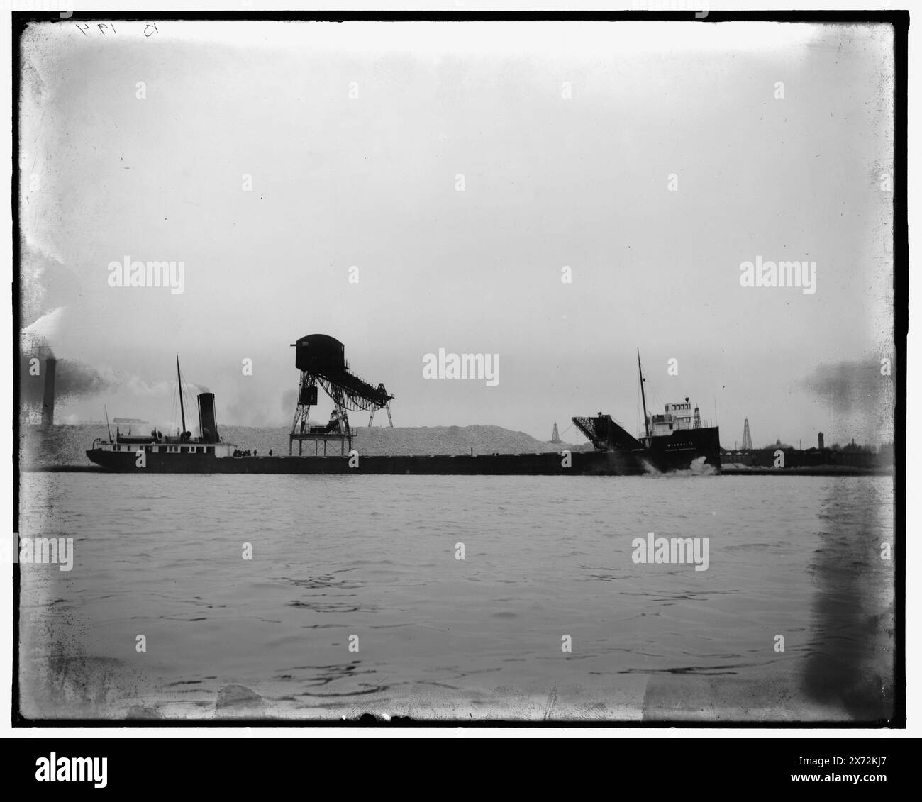 Ore ships loading Black and White Stock Photos & Images - Alamy