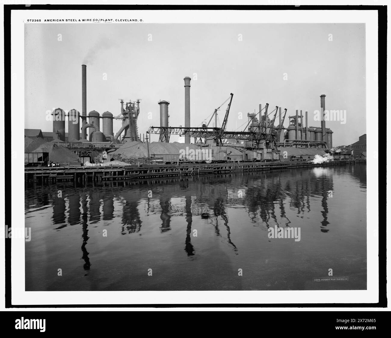 Industrial piers Cut Out Stock Images & Pictures - Alamy