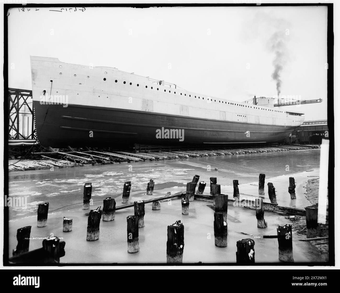 X bow ship Black and White Stock Photos & Images - Alamy