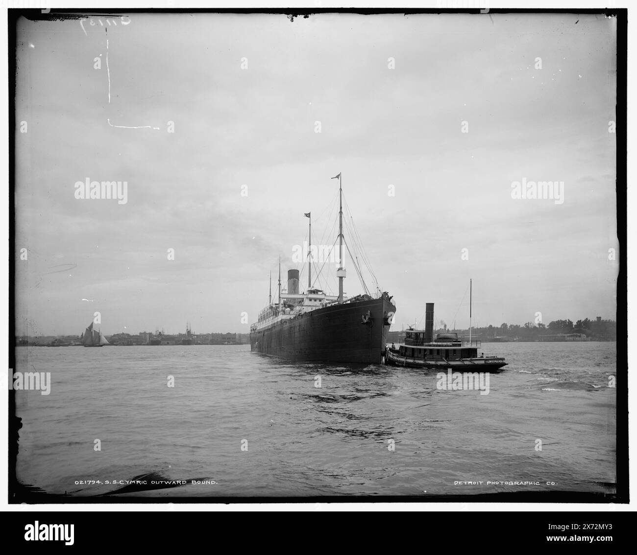Cymric ocean liner Black and White Stock Photos & Images - Alamy