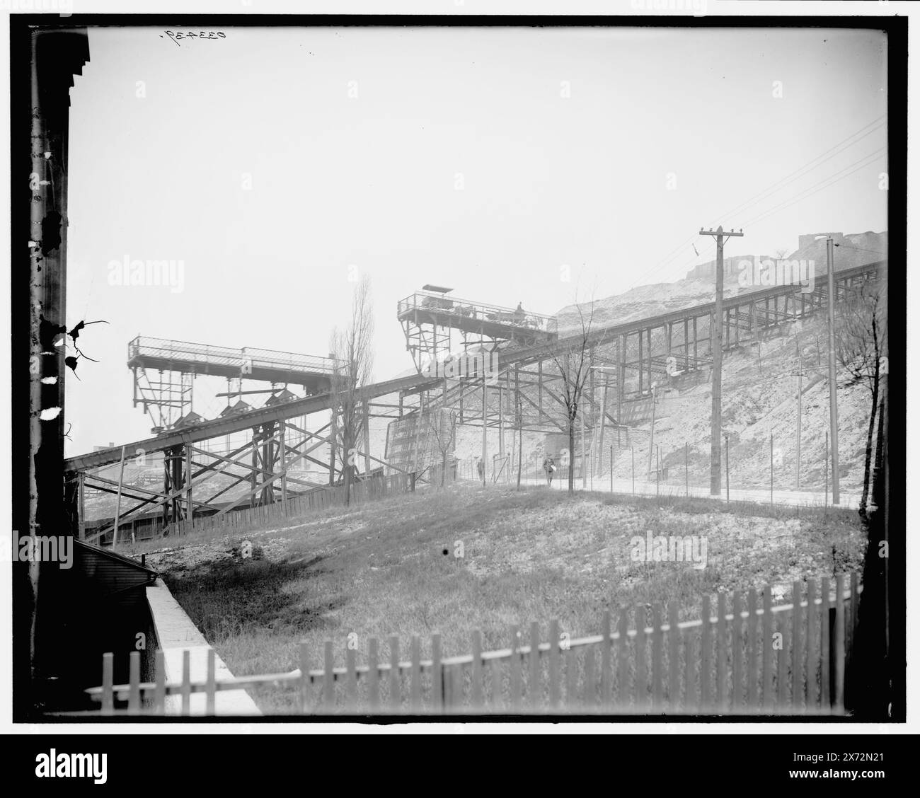 Inclined buildings Black and White Stock Photos & Images - Alamy