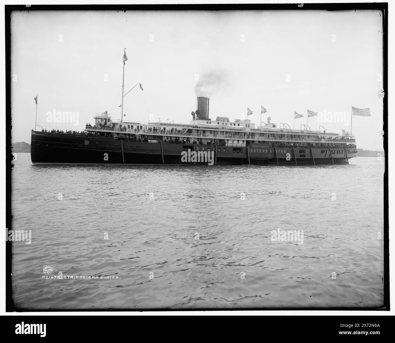 Sidewheel paddle steamboats hi-res stock photography and images - Alamy