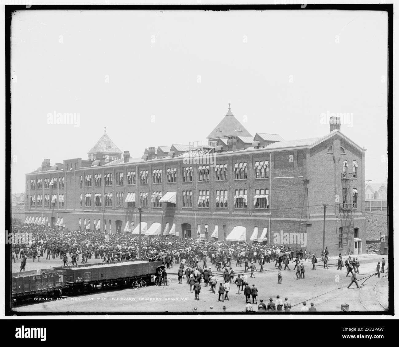 Shipyard workers united states hi-res stock photography and images - Alamy