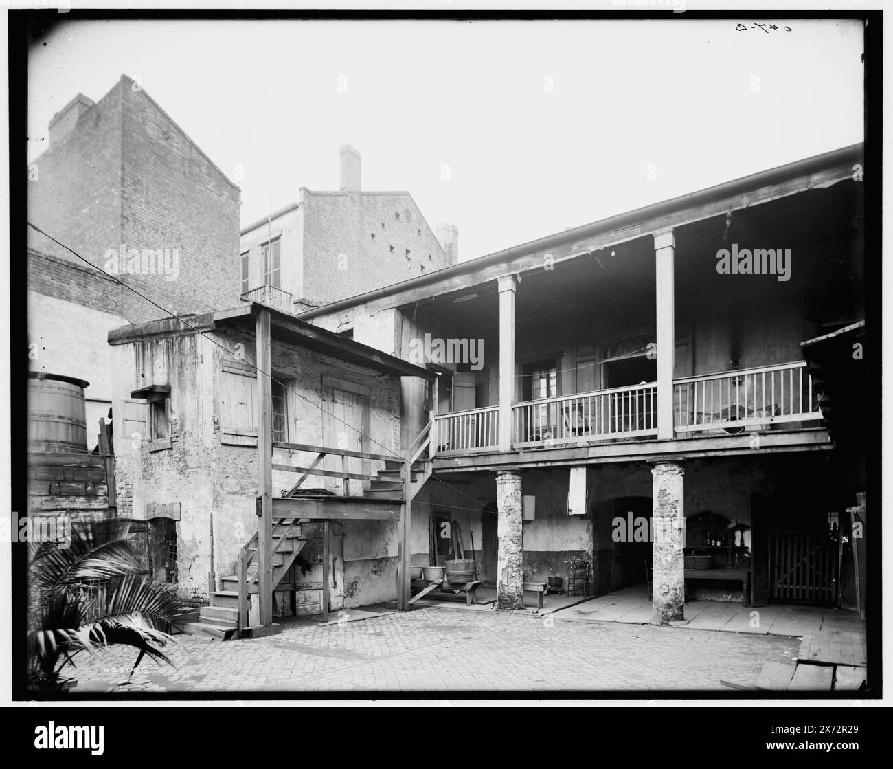 Exterior architecture old spanish Black and White Stock Photos & Images ...