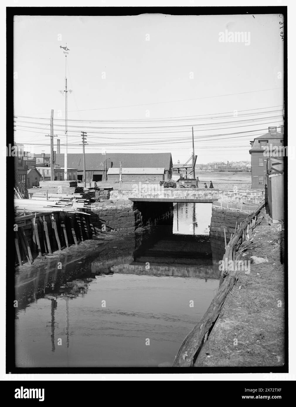 Lock bridges Cut Out Stock Images & Pictures - Alamy
