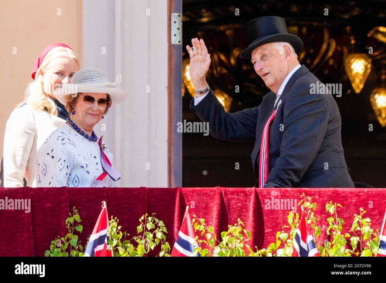 Oslo 20240517.The Royal family greets the children's parade in Oslo ...