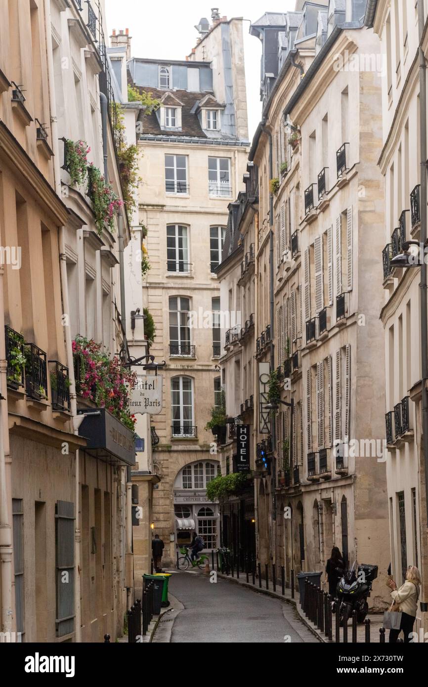 Paris, France, 17th April 2024:- A view of A Back Street of Paris Stock ...