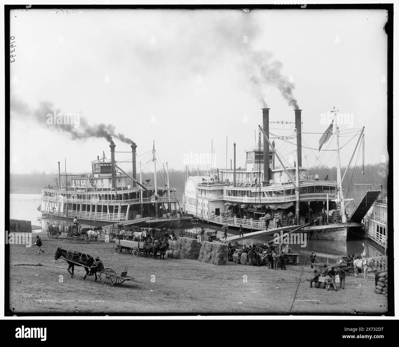 Stern wheel steamboats hi-res stock photography and images - Alamy