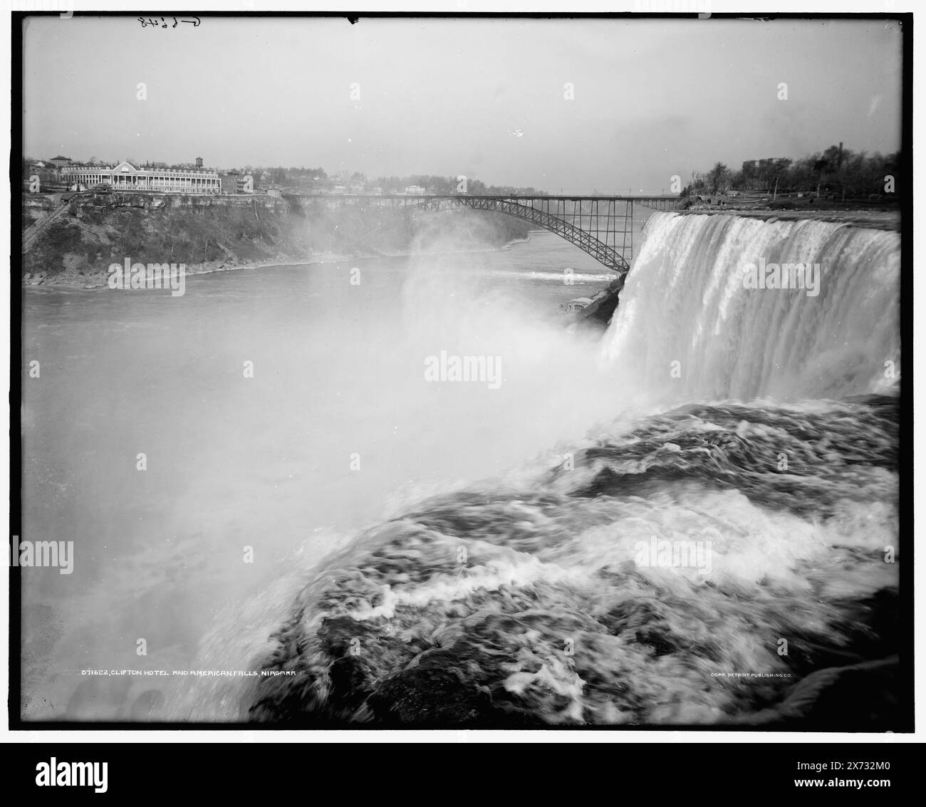American city bridges Cut Out Stock Images & Pictures - Alamy