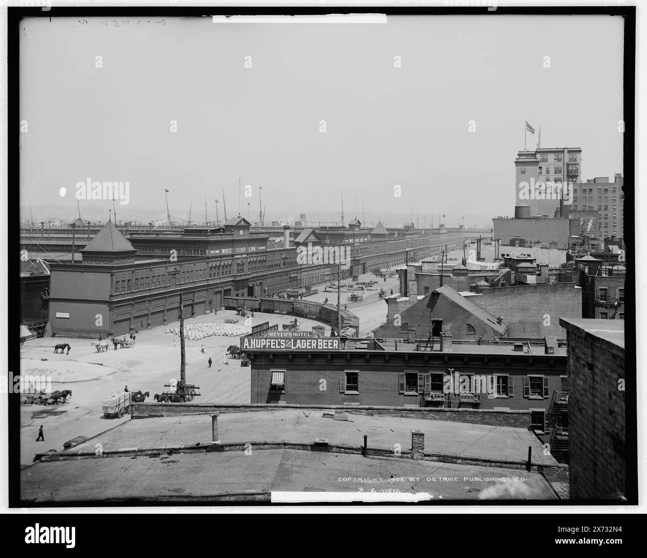 White star line boat Black and White Stock Photos & Images - Alamy