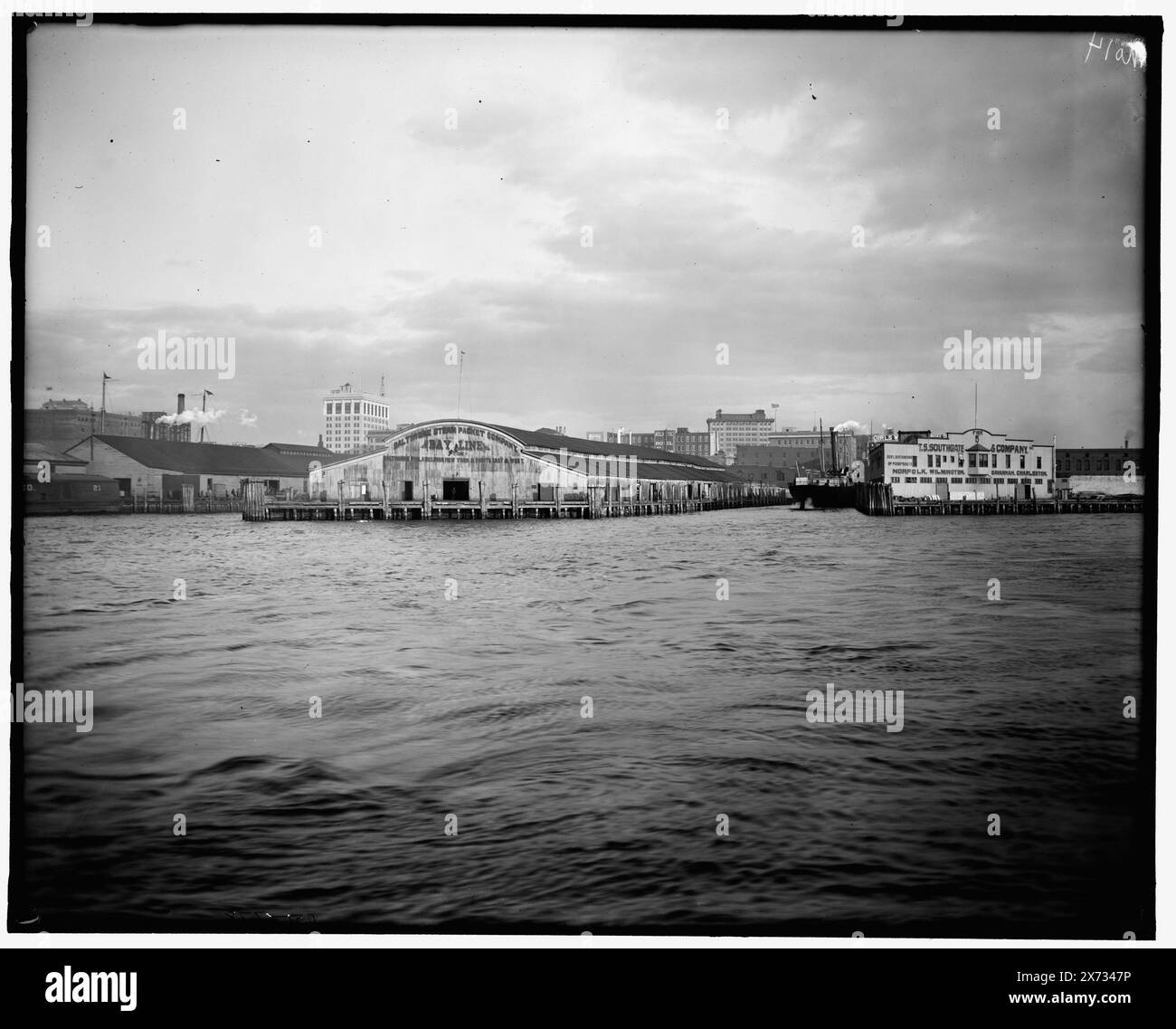 Baltimore harbor boat dock Cut Out Stock Images & Pictures - Alamy