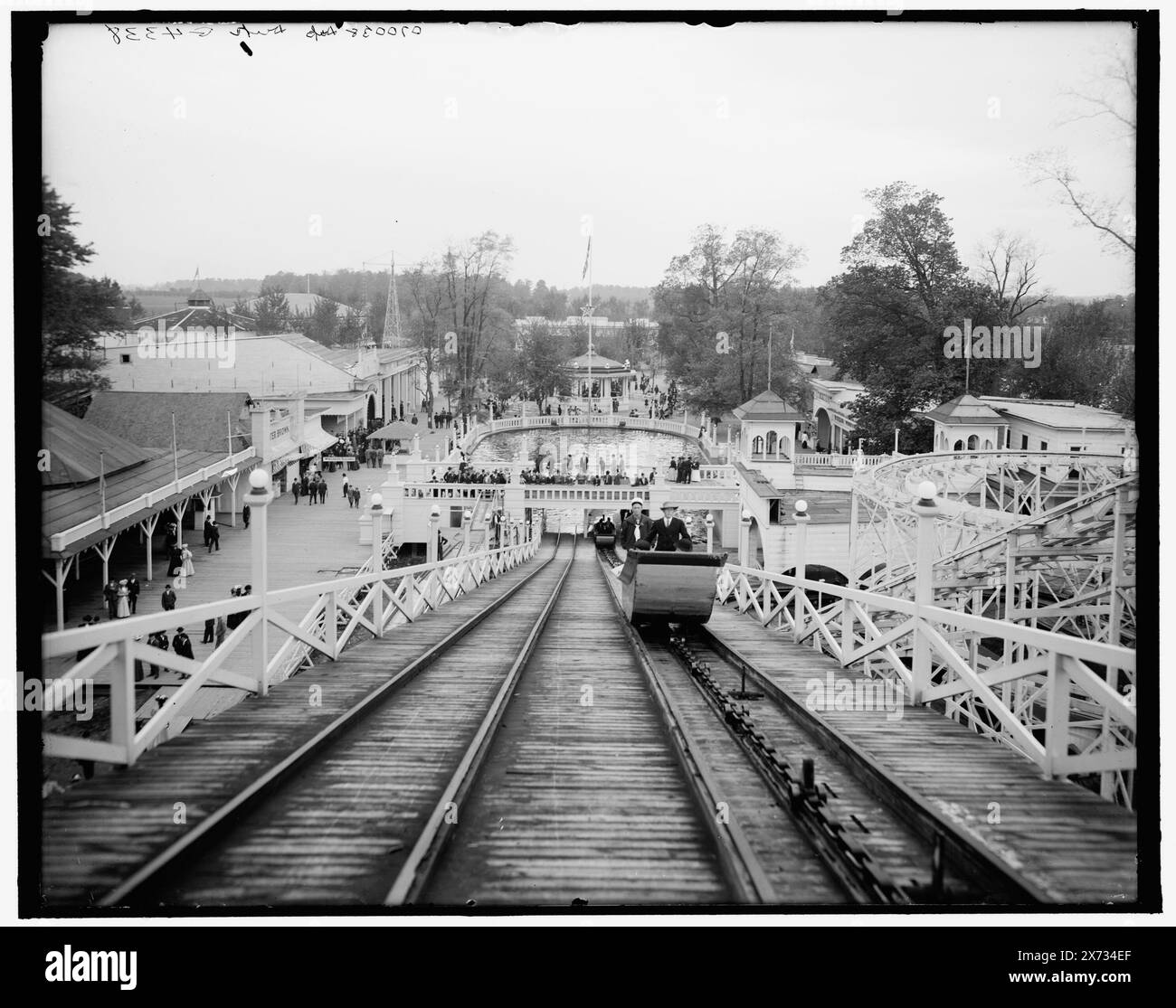 Seasonal city images Black and White Stock Photos & Images - Alamy
