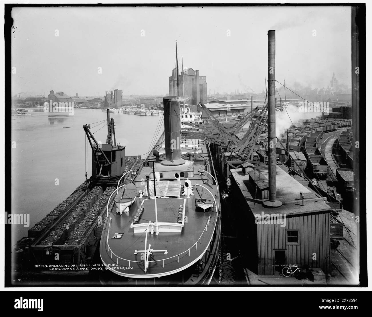 Loading and unloading of ships Black and White Stock Photos & Images ...
