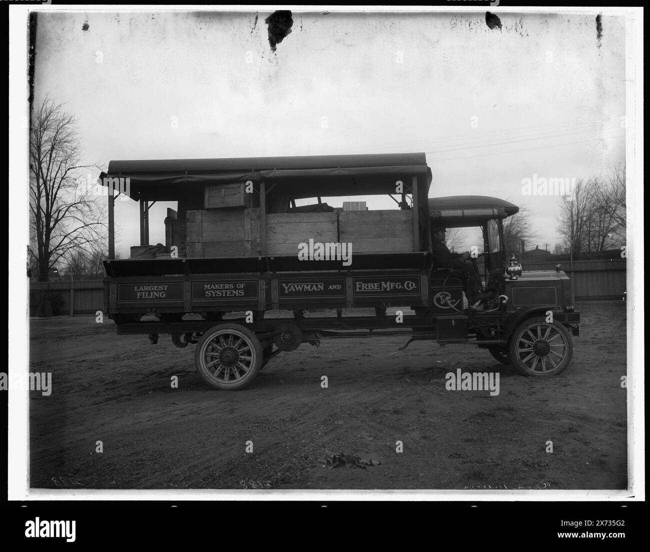 Three ton truck hi-res stock photography and images - Alamy