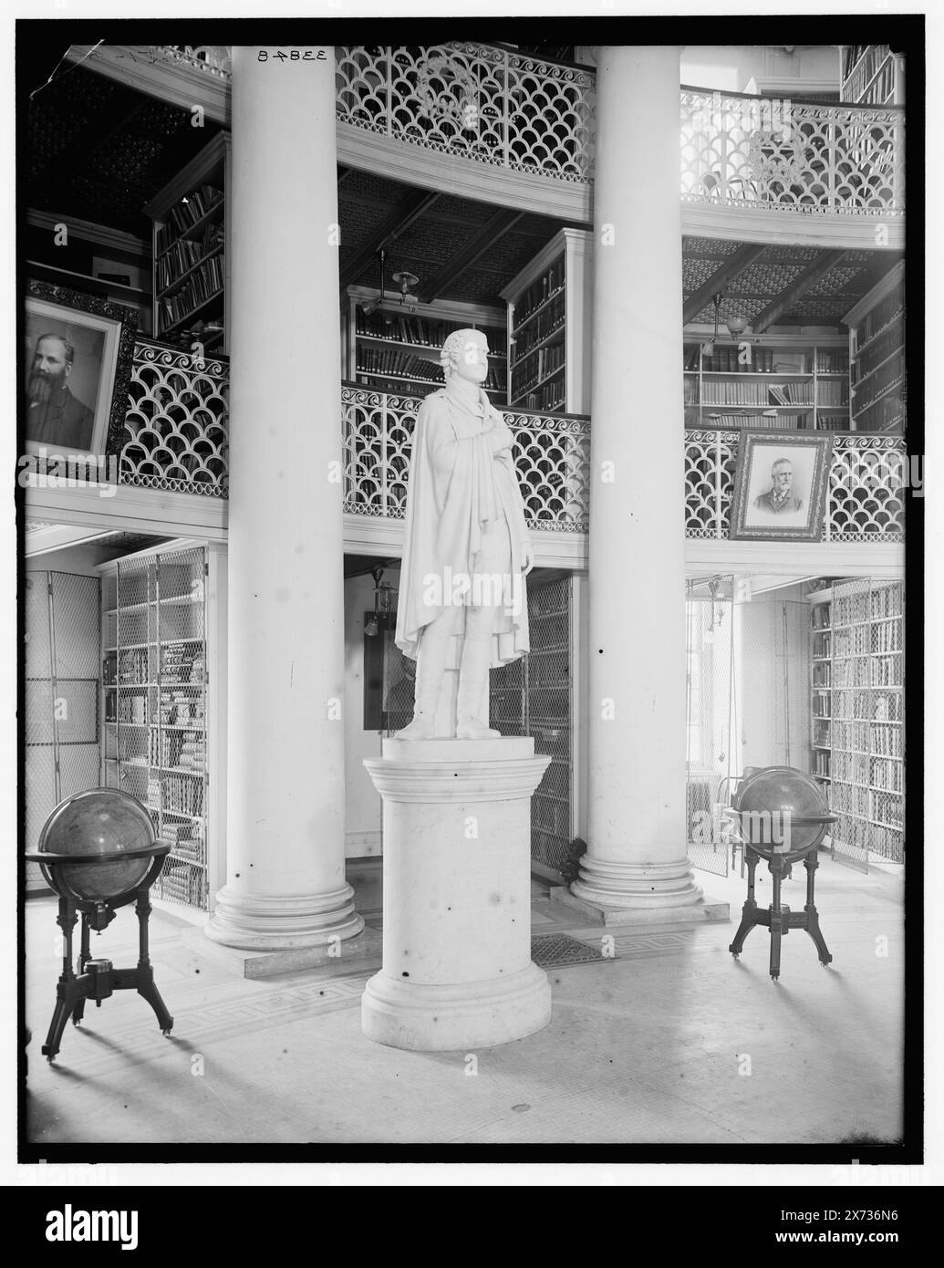 Rotunda sculpture Black and White Stock Photos & Images - Alamy