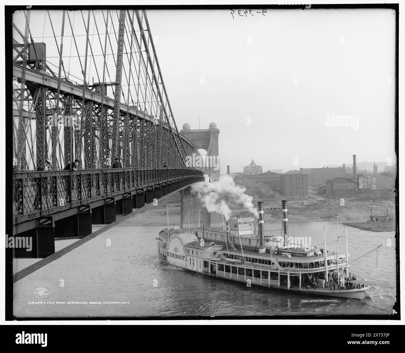 Suspension bridge side view Cut Out Stock Images & Pictures - Alamy
