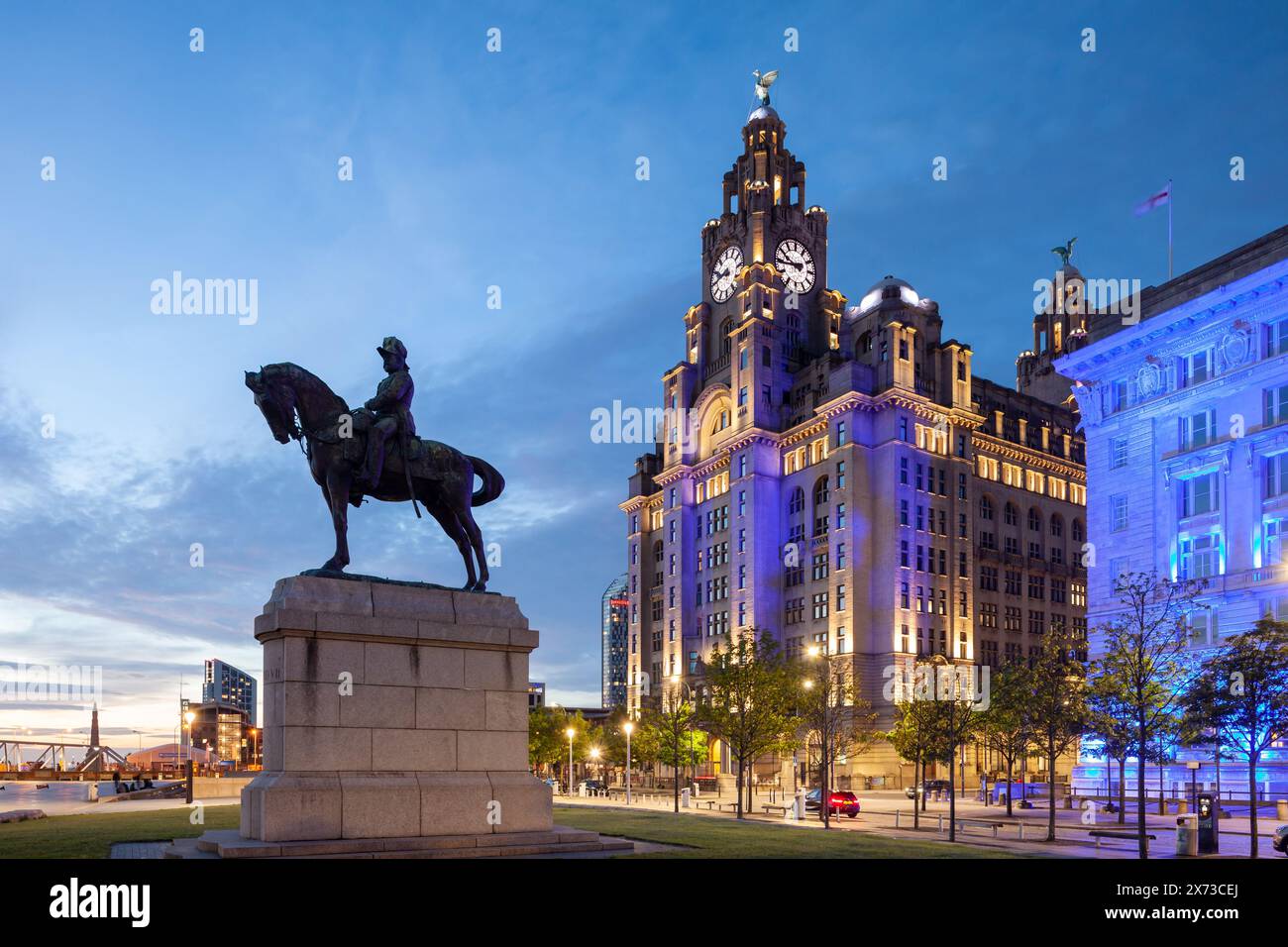 Evening at Edward VII statue on Liverpool waterfront Stock Photo - Alamy