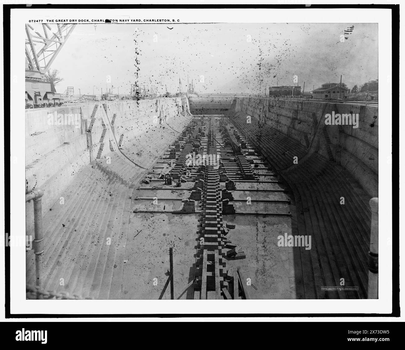 Crane dry dock Cut Out Stock Images & Pictures - Alamy