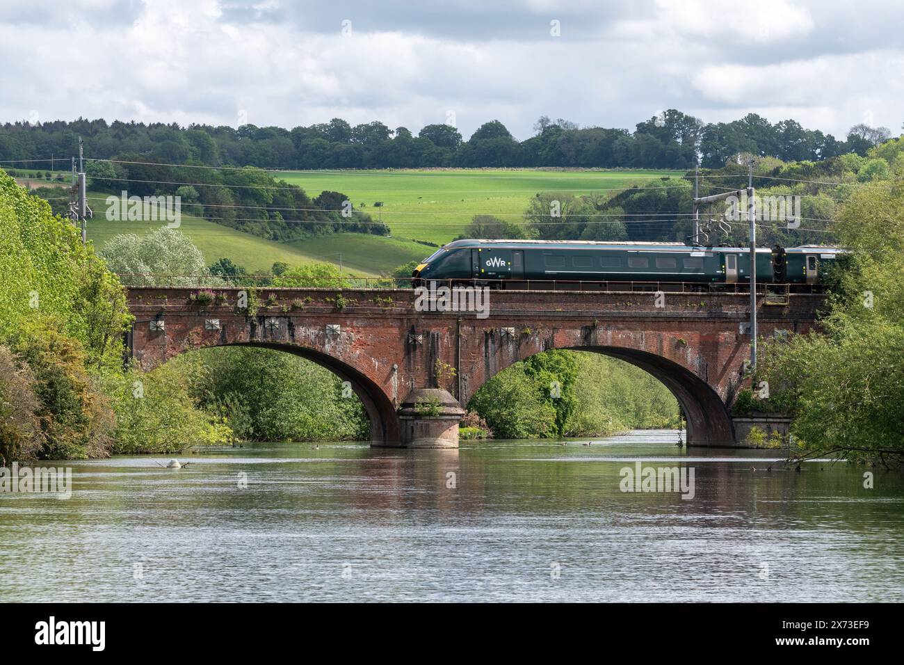 GWR express train on the Gatehampton Railway Bridge (Goring Viaduct ...